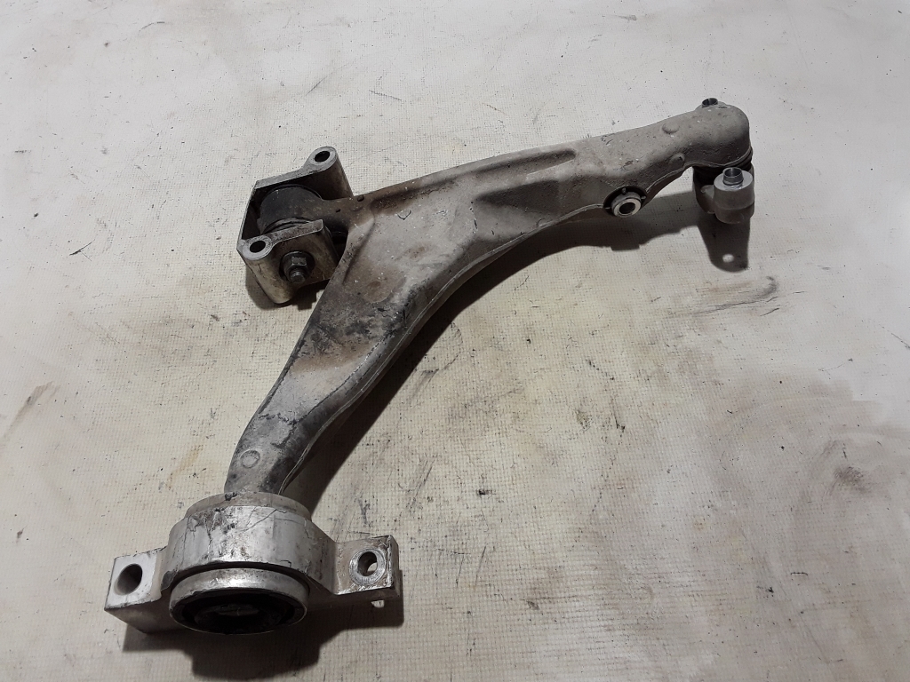 Naudotas VOLVO XC60 Priekinė svirtis 31658894