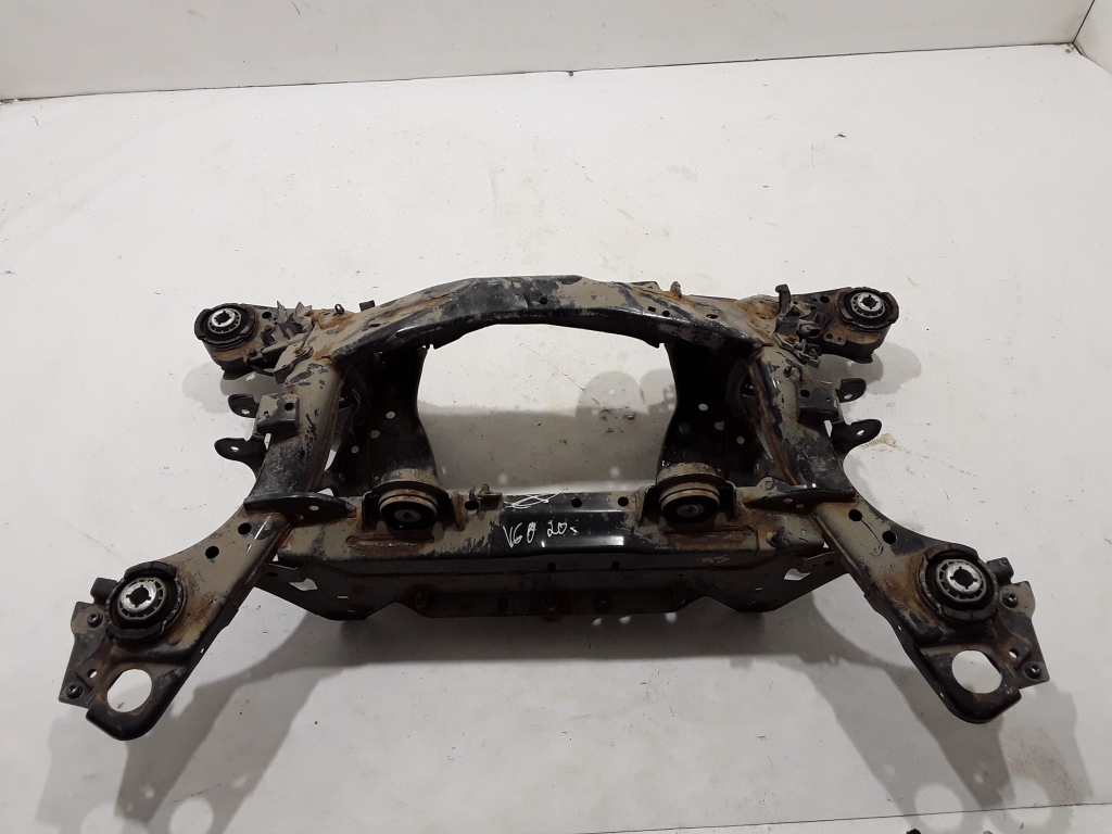 Used VOLVO V60 Rear axle and its details 32370490