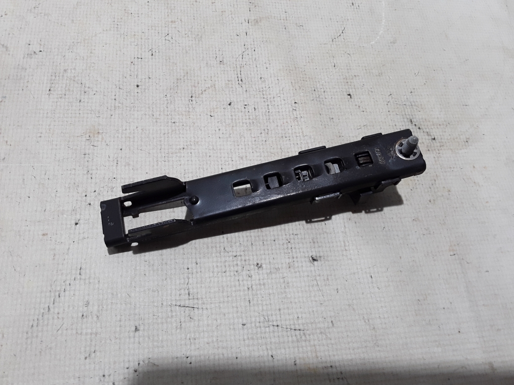 Used Mercedes Benz E-Class Seat belt height adjuster A0008600388