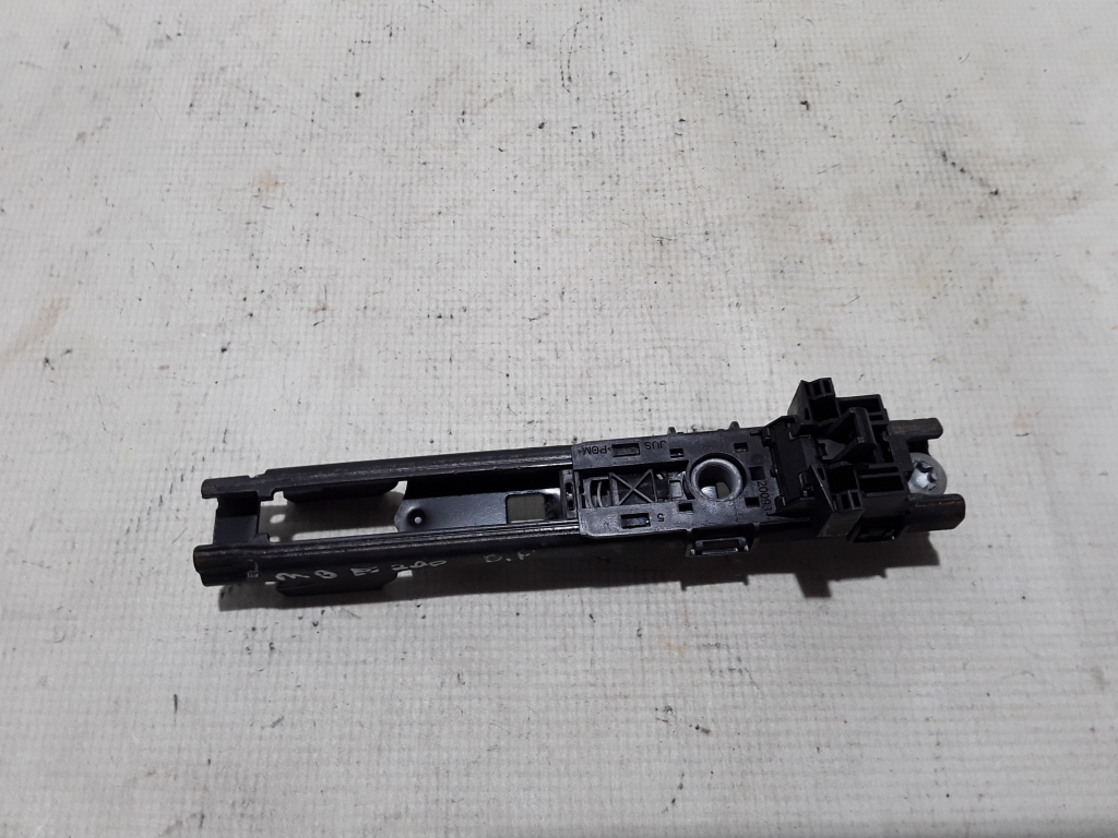 Used Mercedes Benz E-Class Seat belt height adjuster A0008600388