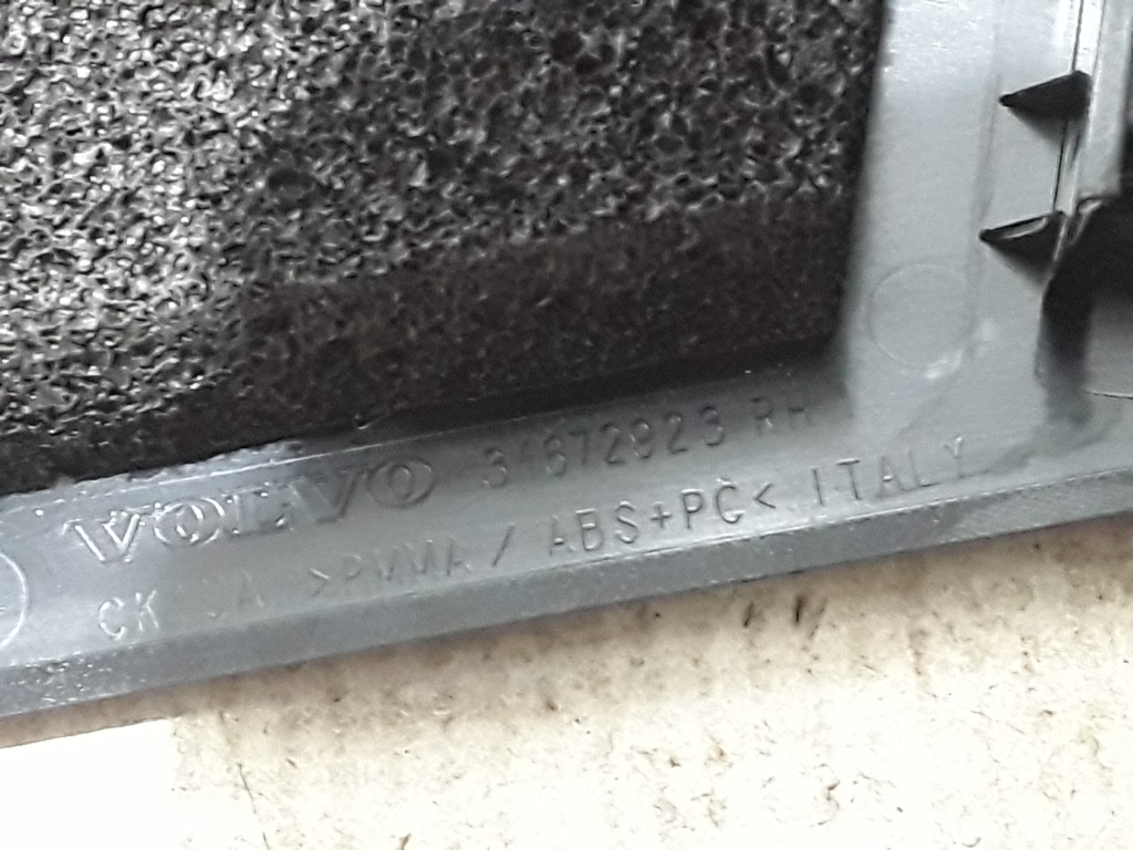 Used VOLVO XC60 Trim to the mirror triangle 31672923