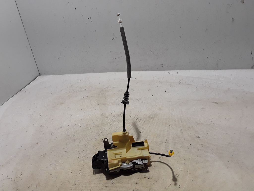 Naudotas VOLVO XC60 Galinių šoninių durų užraktas 32131410