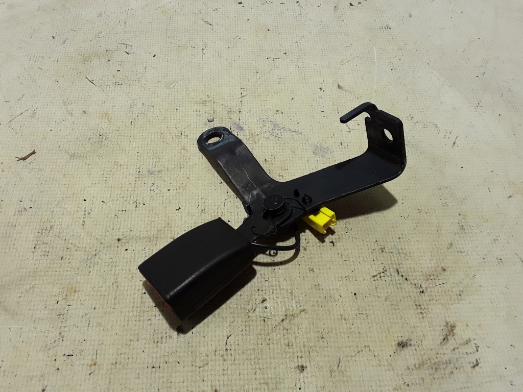 Naudotas VOLVO XC60 Galinės sėdynės saugos diržo sagtis 32205740