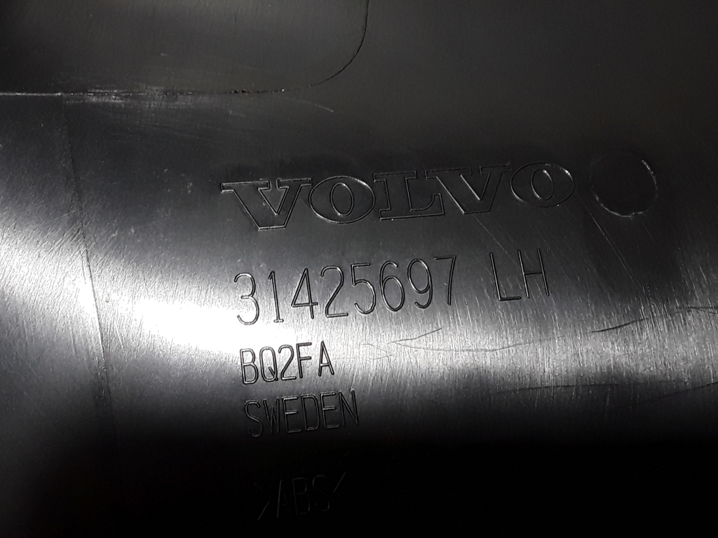 Used VOLVO XC60 Interior decoration of the middle pillar 31425697