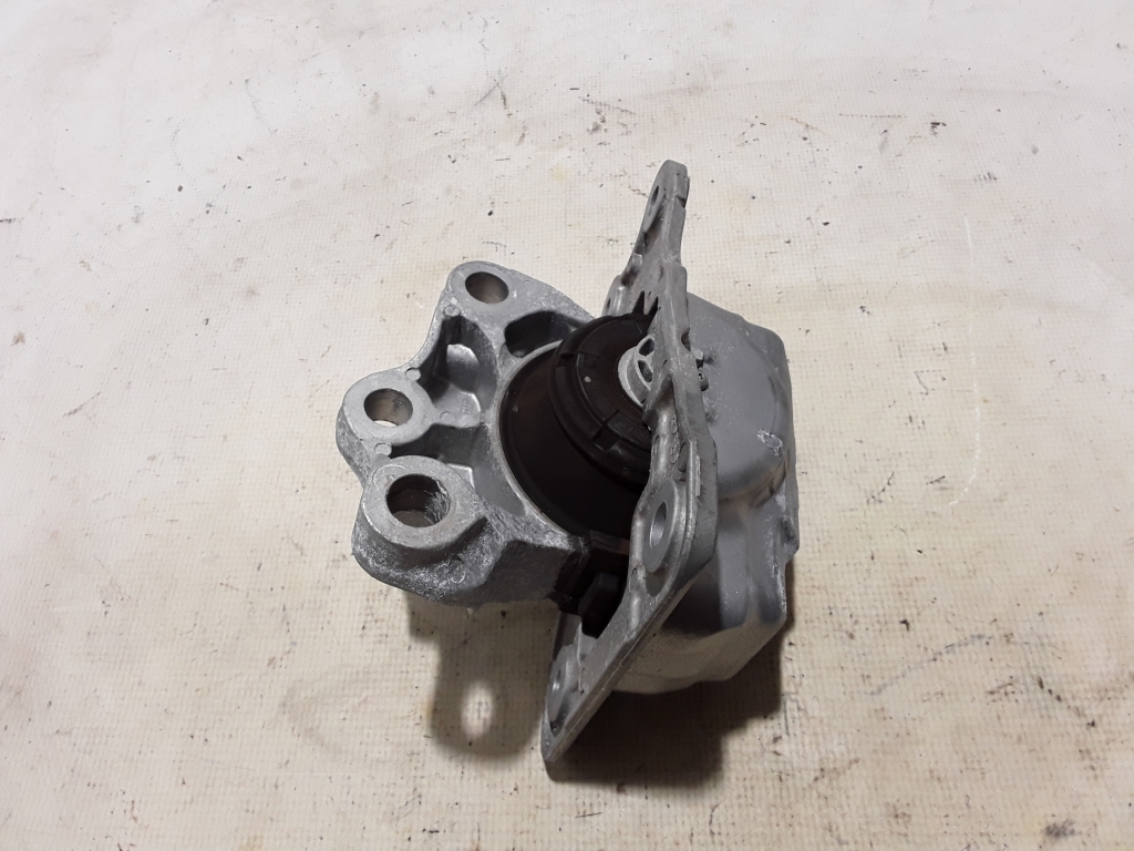 Naudotas VOLVO XC60 Variklio pagalvė 31480549