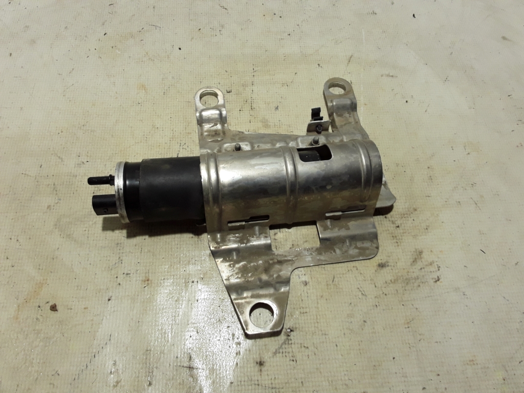 Used VOLVO XC60 Fuel filter and its parts 32312226