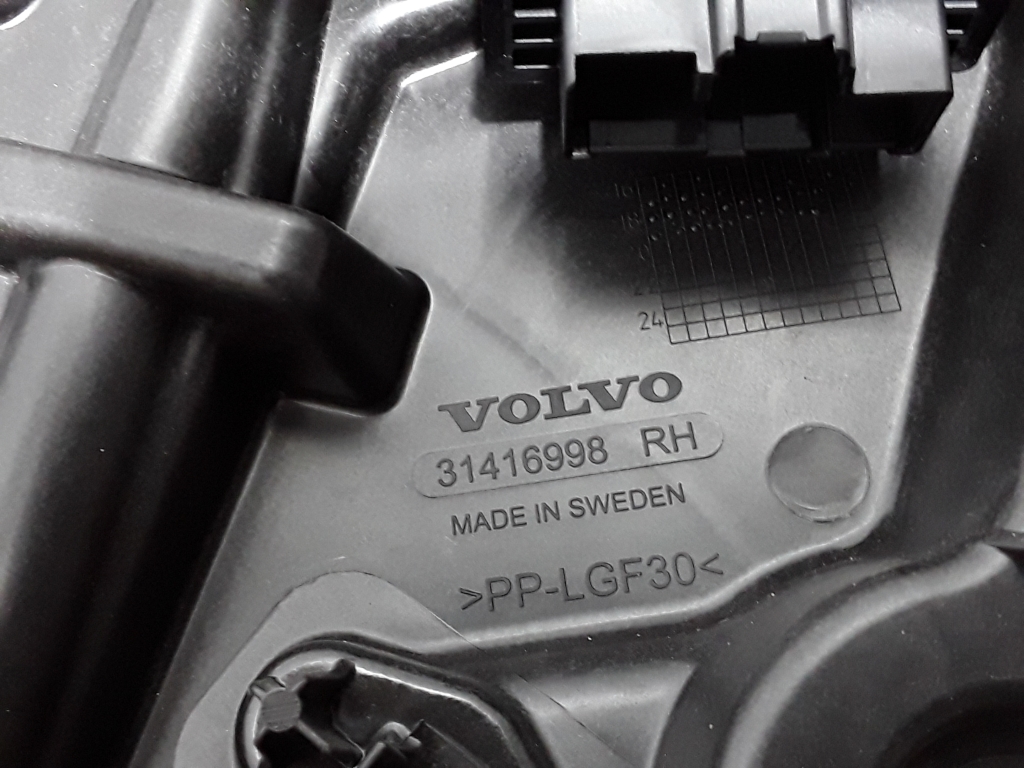 Naudotas VOLVO XC60 Galinių šoninių durų stiklo pakėlėjo rėmas 31416998