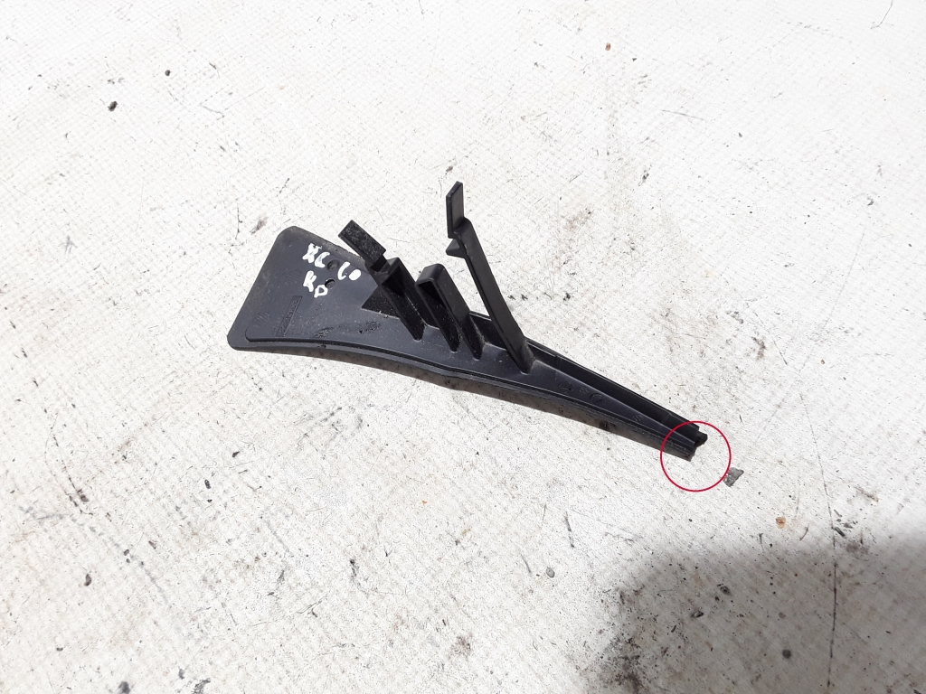 Naudotas VOLVO XC60 Priekinio sparno kita detalė 32219166