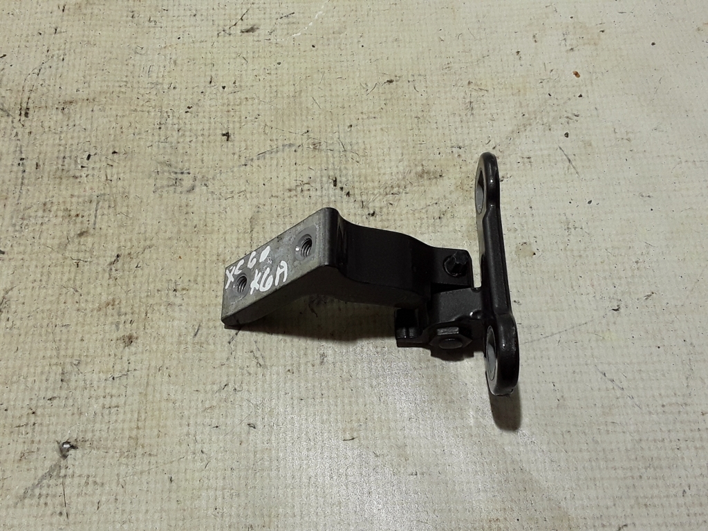 Naudotas VOLVO XC60 Galinių šoninių durų vyris apatinis 31424595