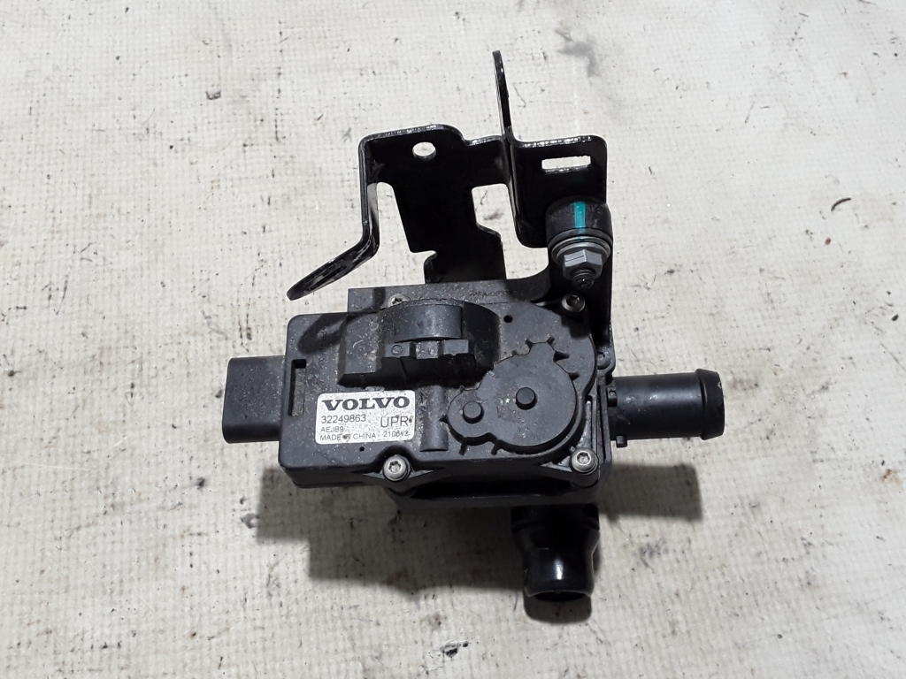 Naudotas VOLVO XC60 Aušinimo radiatorius vožtuvas 32249863