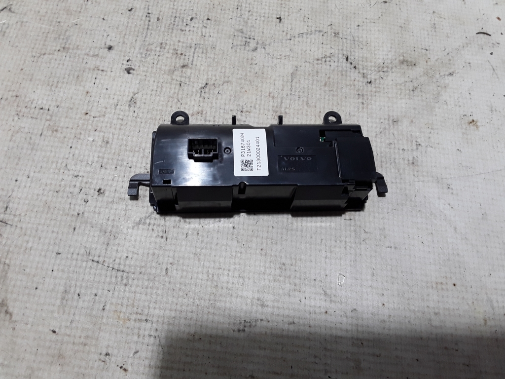 Used VOLVO XC60 Interior shoulder control panel 31674024