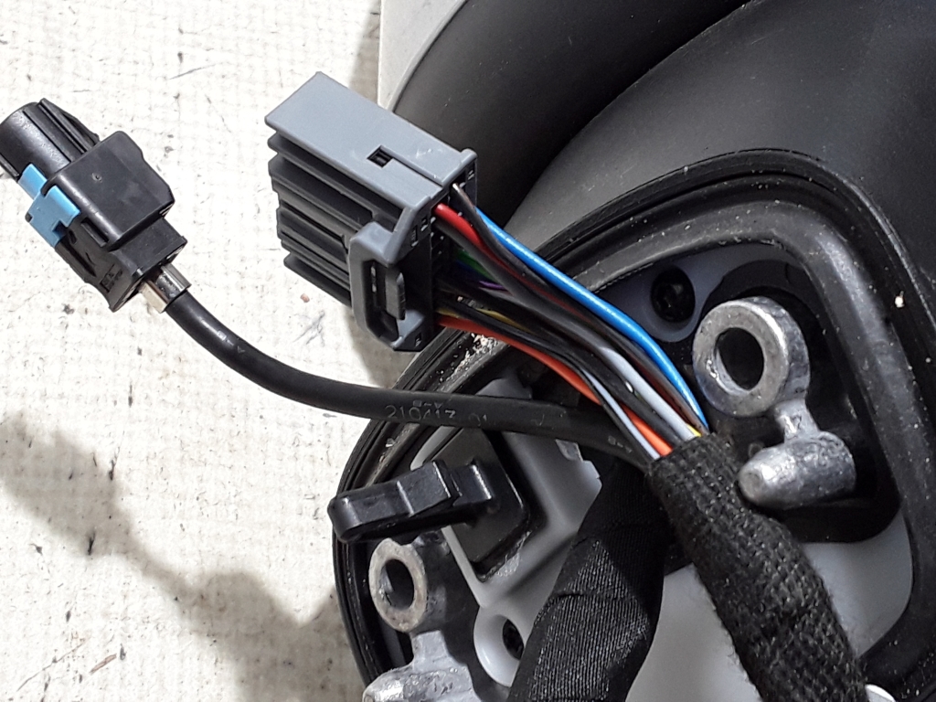 Used VOLVO XC60 Side mirror and its details 31424834