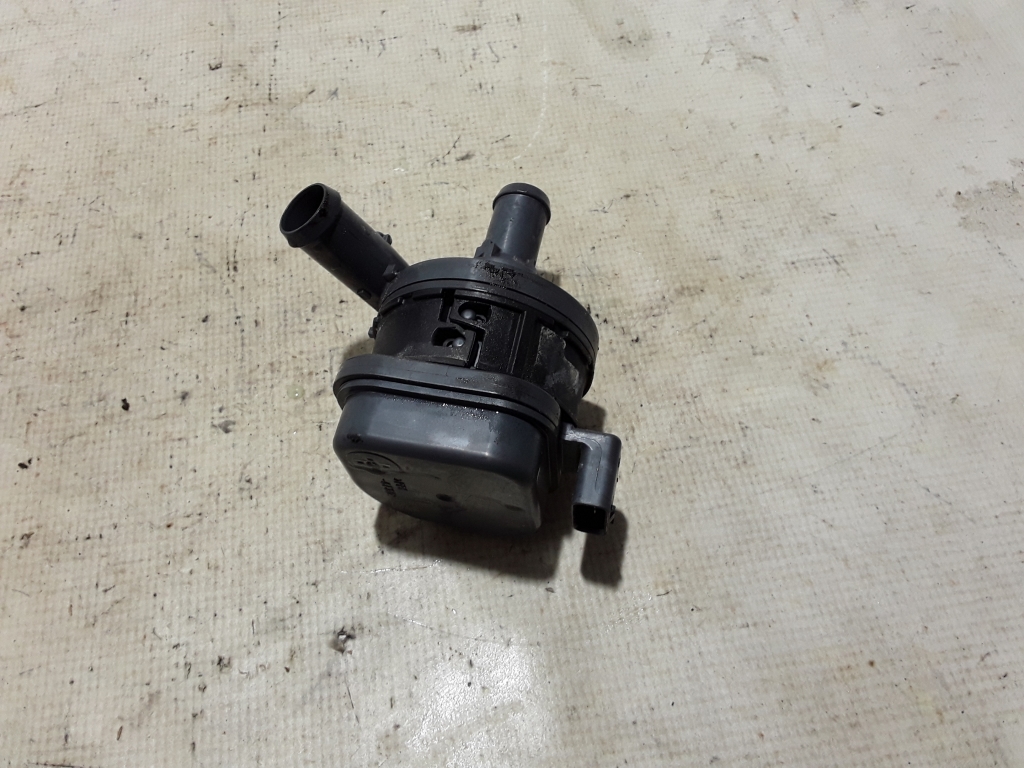Used VOLVO XC60 Circulation pump 31493259