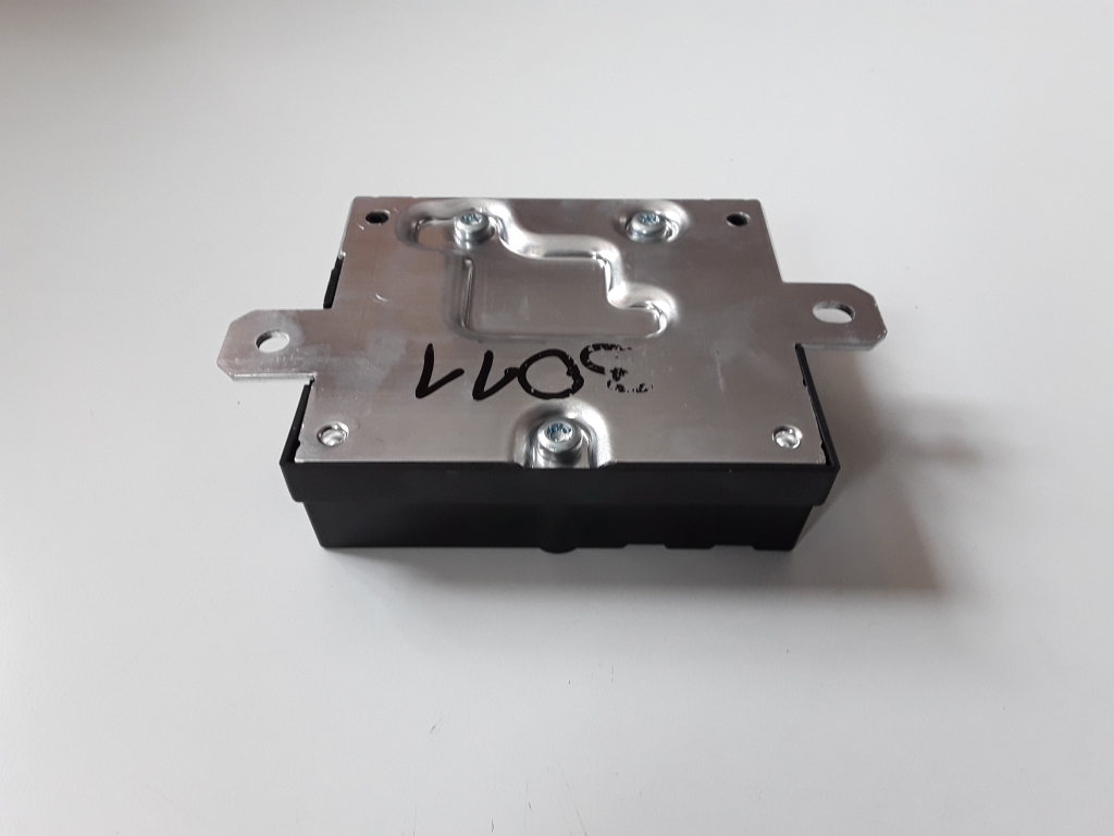 Used Mercedes Benz C-Class Fuel pump control module A0009003505