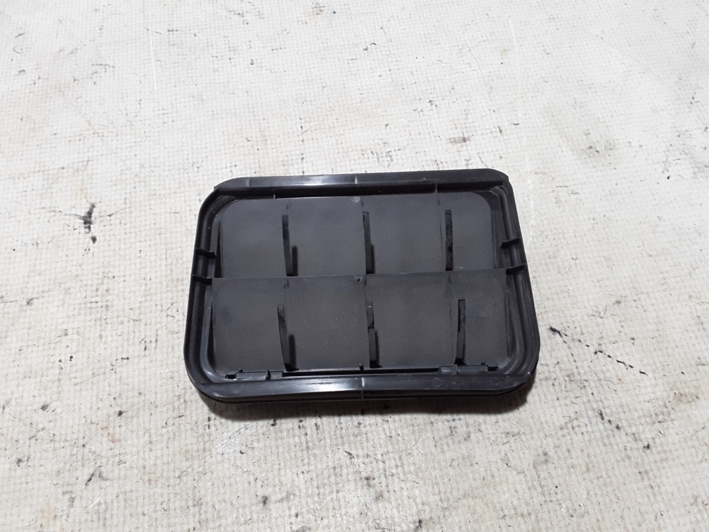 Used RENAULT Clio Rear wing ventilation grille 7700838358