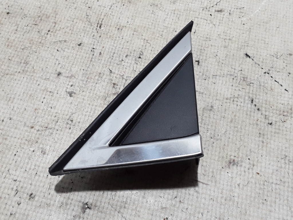 Used RENAULT Clio Trim to the mirror triangle 638753057R