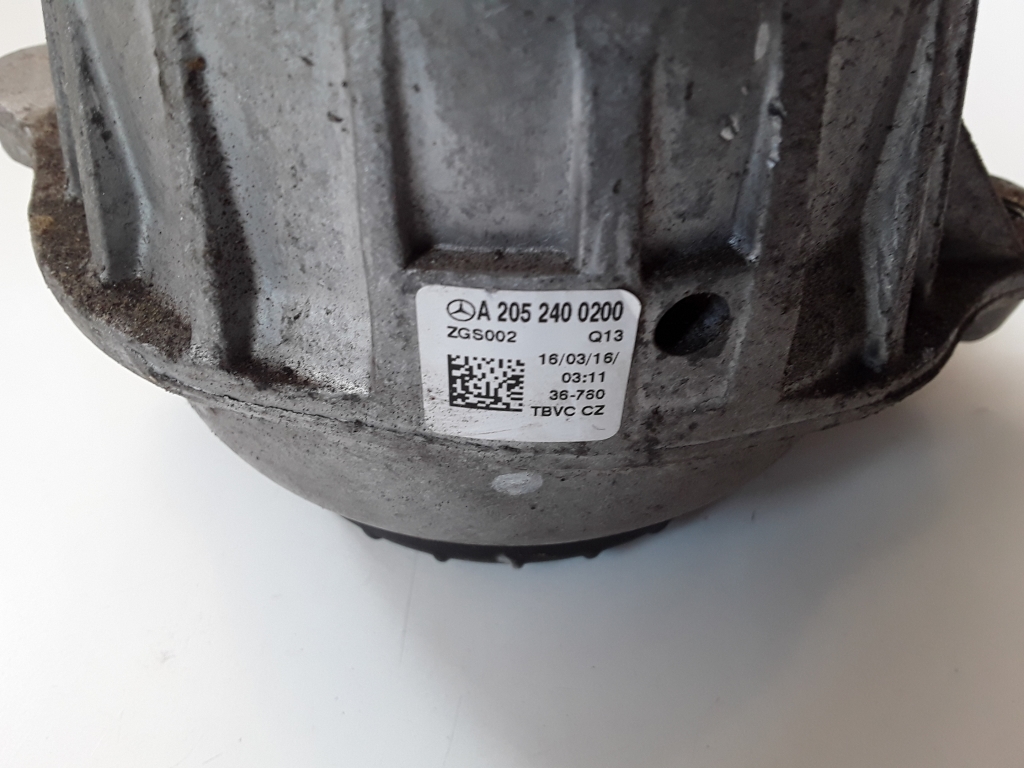 Naudotas Mercedes Benz C-Class Variklio pagalvė A2052400200