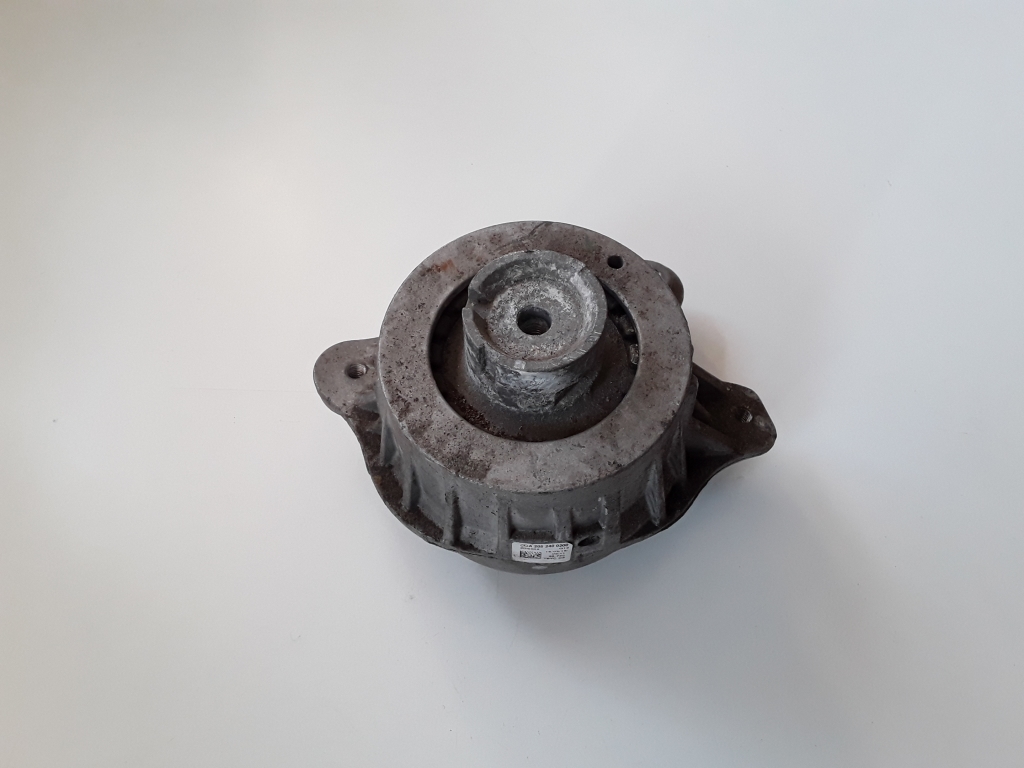 Naudotas Mercedes Benz C-Class Variklio pagalvė A2052400200