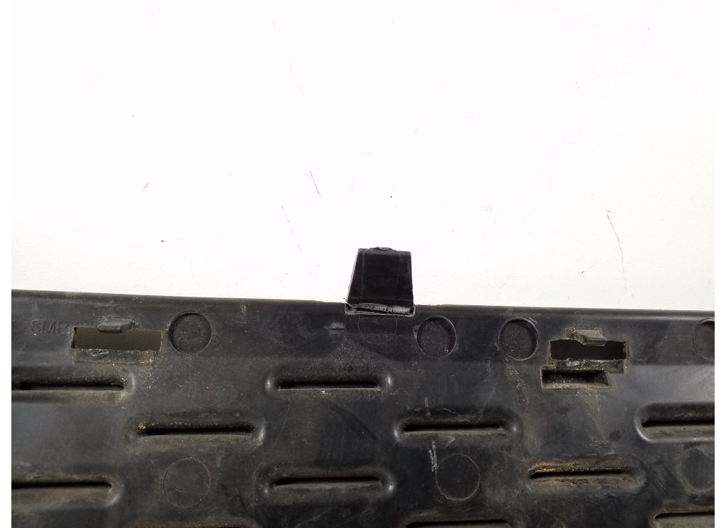 Naudotas Mercedes Benz GLE-Class Priekinio bamperio apatines groteles ...