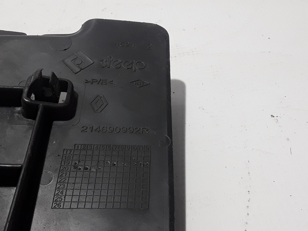 Naudotas RENAULT Master Priekinio posparnio kita detalė 214690992R