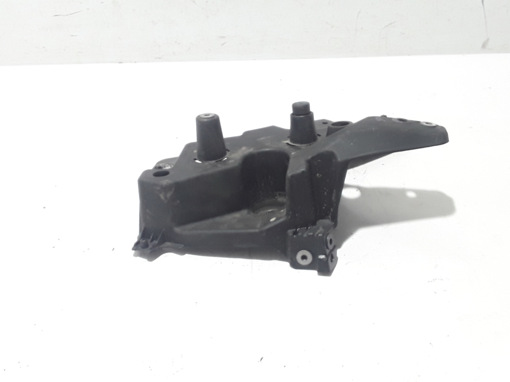 Naudotas VOLVO XC60 Laikiklis priekinio sparno 32288929