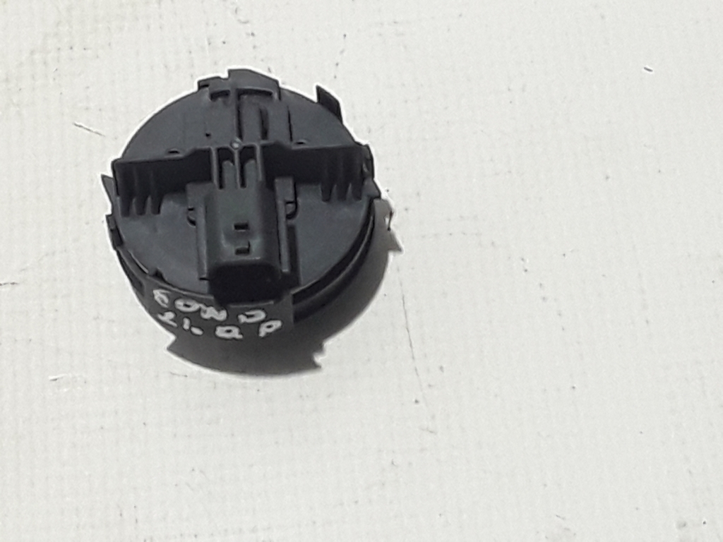 Used Dacia Sandero Airbag sensor 988302102R