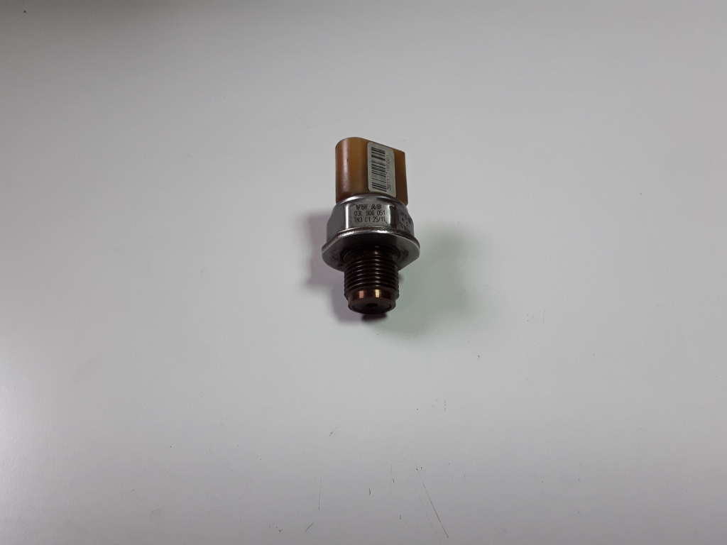Used Volkswagen Tiguan High pressure fuel line sensor 03L906051