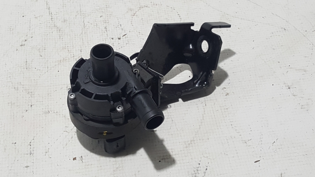 Used Dacia Sandero Circulation pump 144B06803R