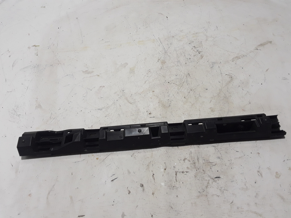Naudotas VOLVO S60 Išorinės slenksčio apdailos laikiklis 31448921