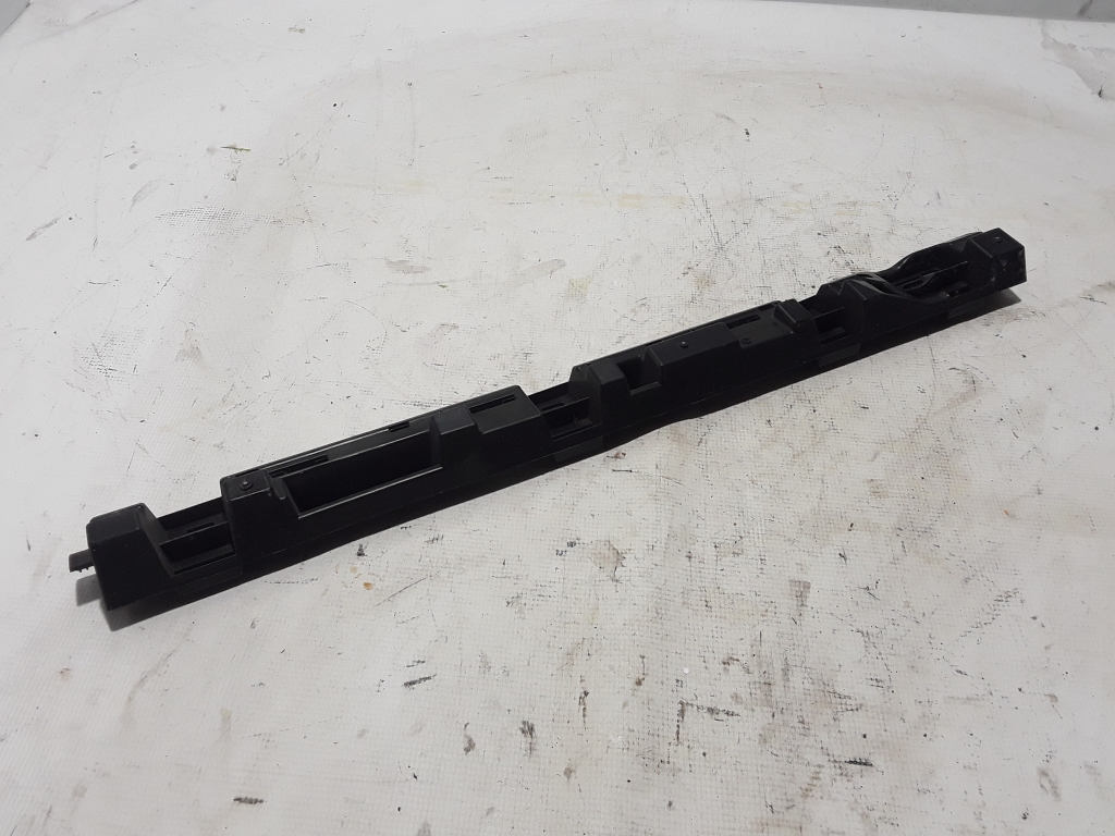 Naudotas VOLVO S60 Išorinės slenksčio apdailos laikiklis 31448920
