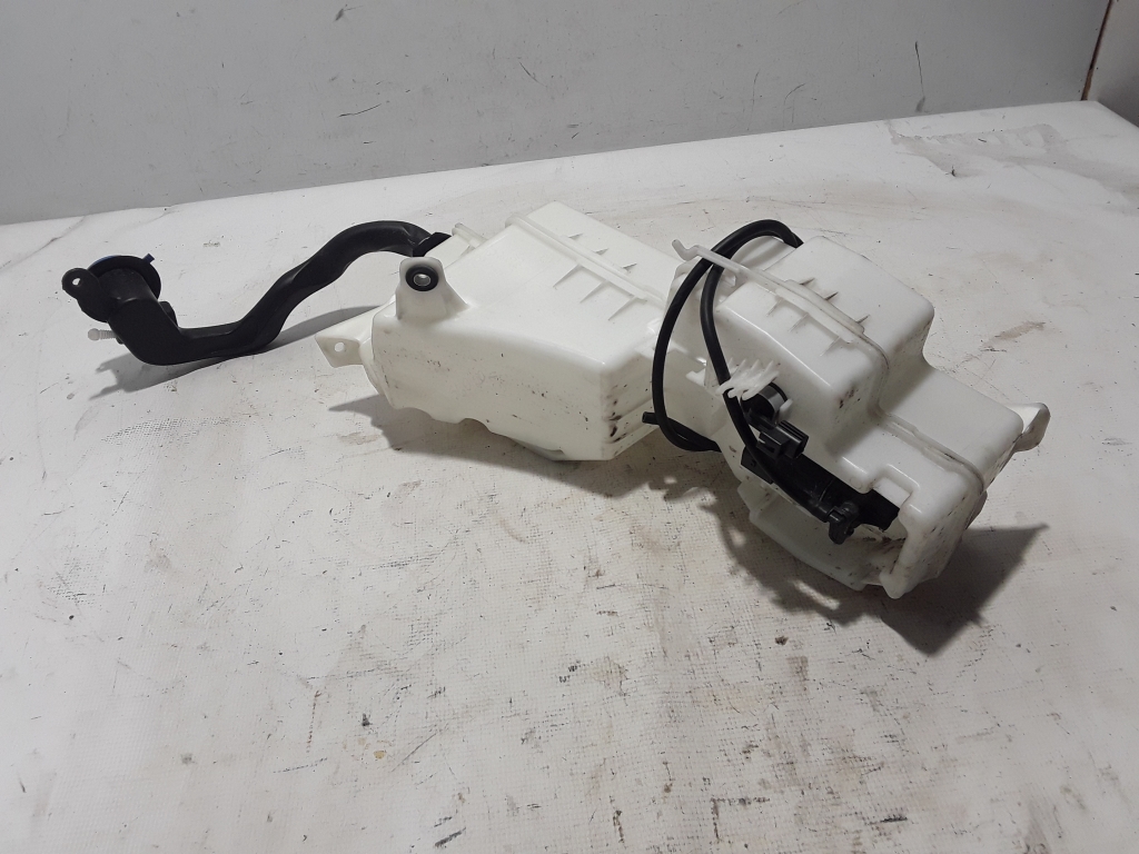 Naudotas VOLVO S60 Langų apiplovimo bakelis priekinis 30747576