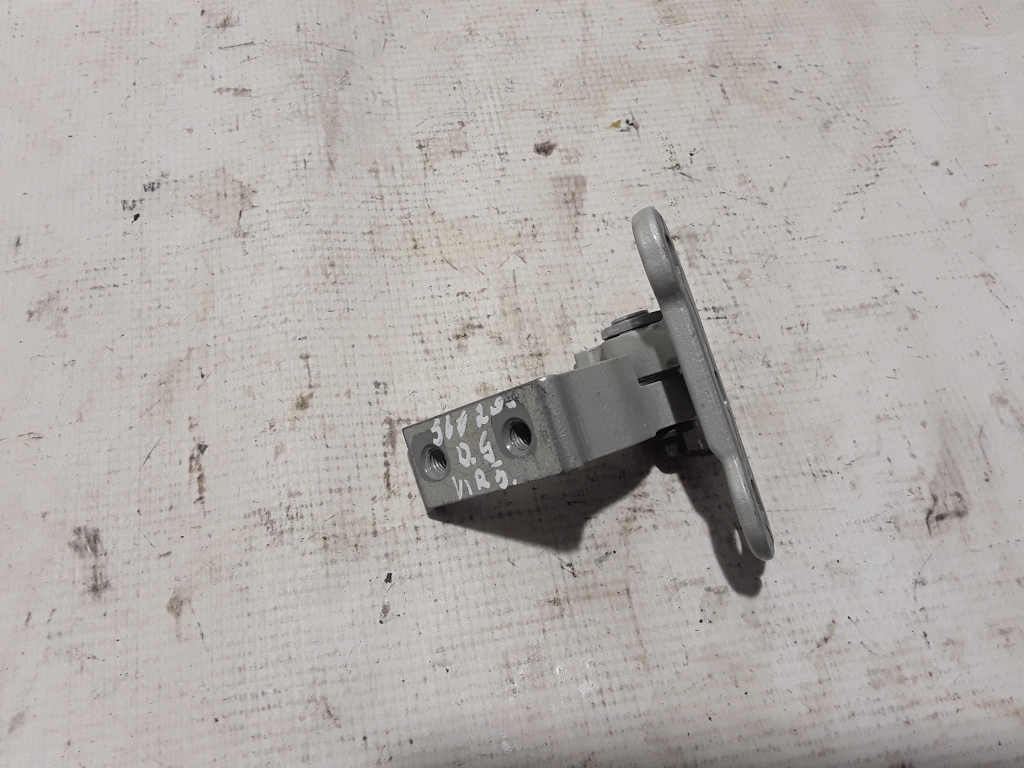 Naudotas VOLVO S60 Galinių šoninių durų vyris viršutinis 31468521