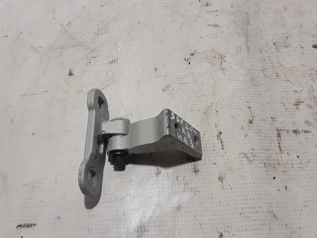 Naudotas VOLVO S60 Galinių šoninių durų vyris viršutinis 31468520