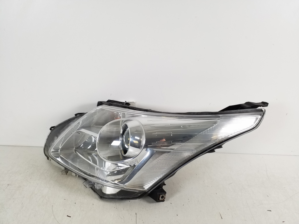 Used TOYOTA Avensis Headlights 81170-05310