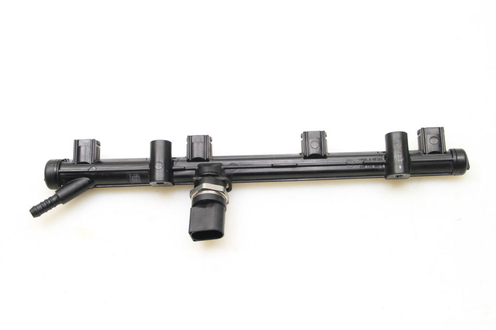 Used Volkswagen Golf High pressure fuel route 06K133681C