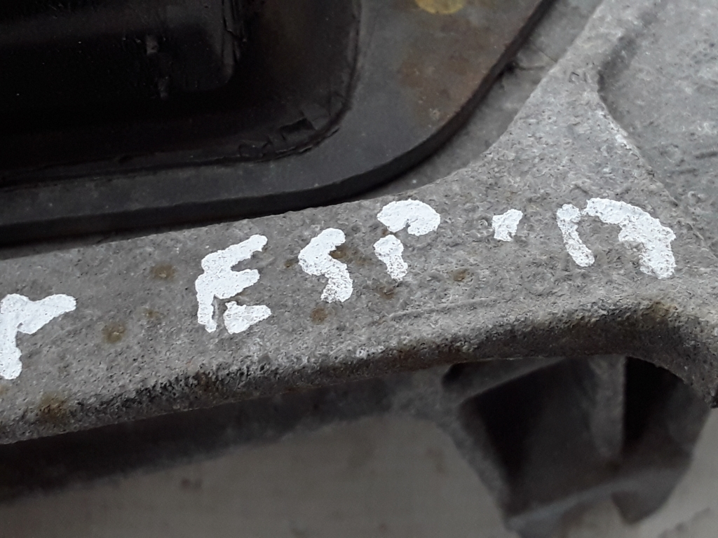 Used RENAULT Espace Gearbox holder 112221641R