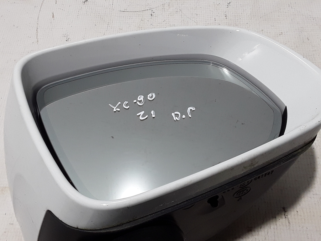 Used VOLVO XC90 Side mirror and its details 31385652