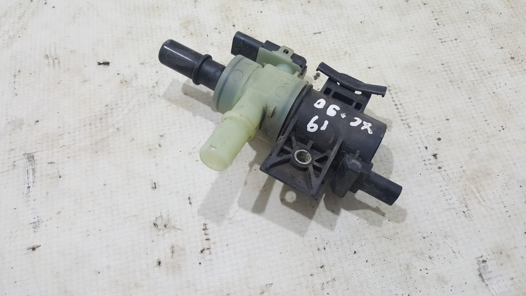 Used VOLVO XC90 Valve other 32242463