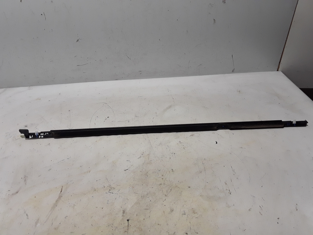 Naudotas VOLVO XC90 Galinių šoninių durų juostelė prie stiklo išorinė ...