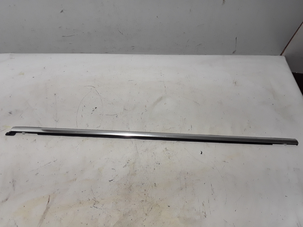 Naudotas VOLVO XC90 Galinių šoninių durų juostelė prie stiklo išorinė ...