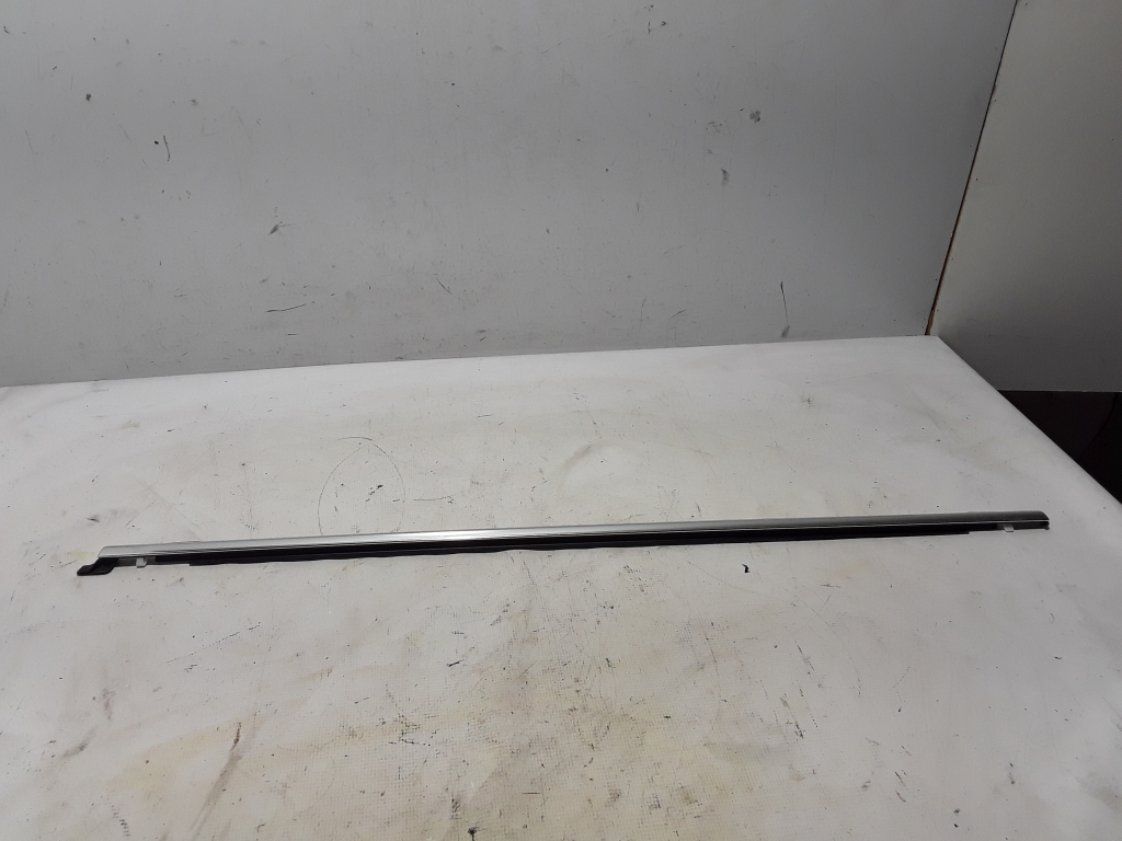 Naudotas VOLVO XC90 Galinių šoninių durų juostelė prie stiklo išorinė ...