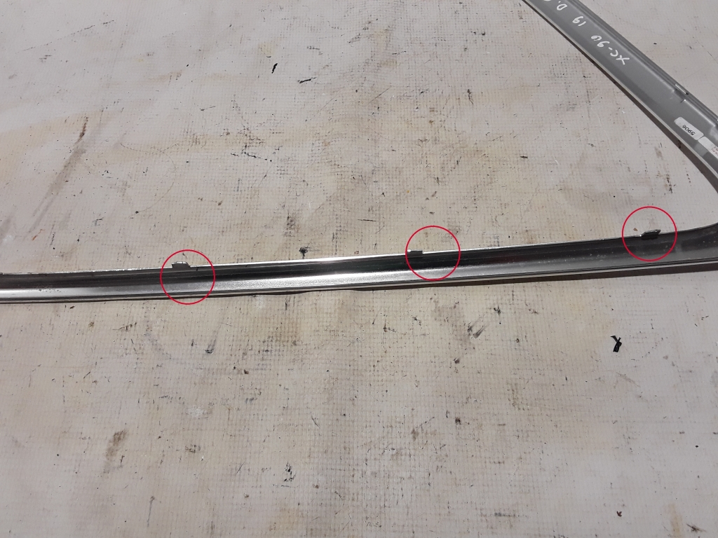 Used VOLVO XC90 Rear wing fork strap outer 32219269