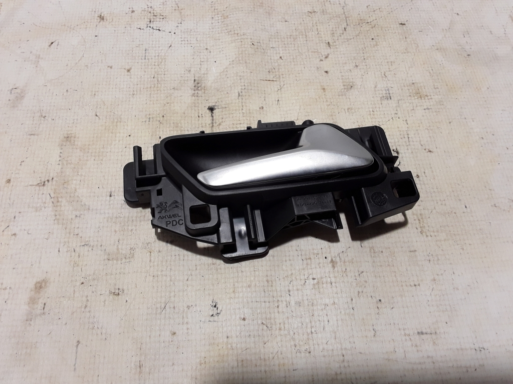 Used Peugeot 2008 Internal opening handle for the front door 98201552VV