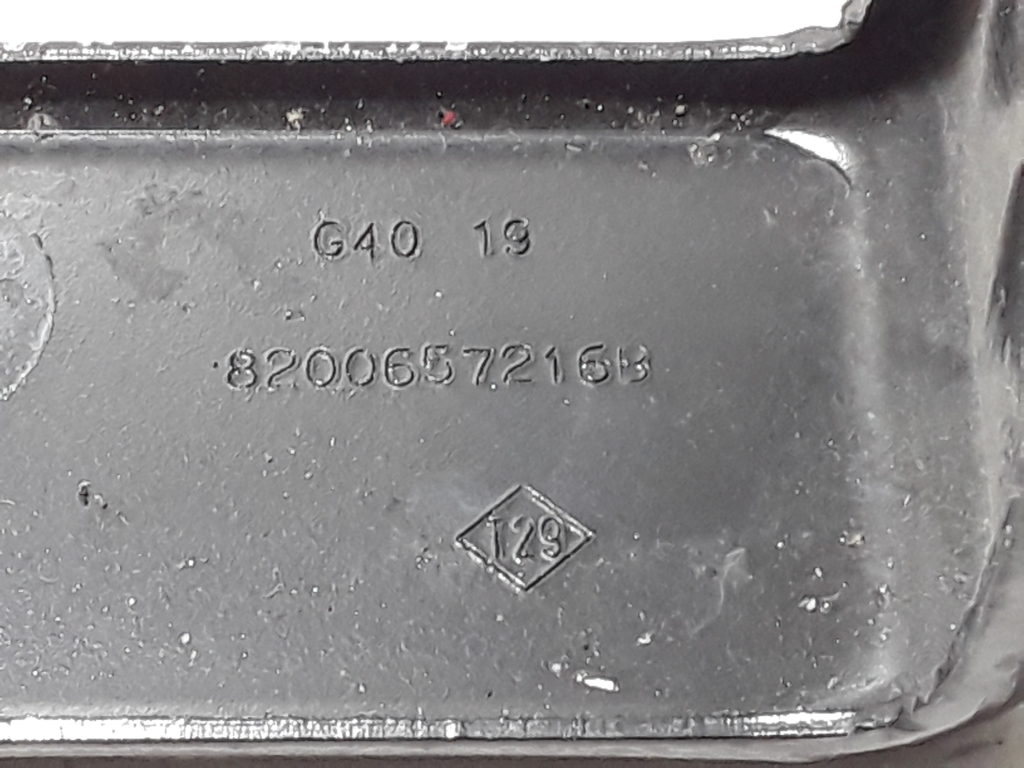 Naudotas RENAULT Master Priekinio žibinto rėmo kita detalė 8200657216