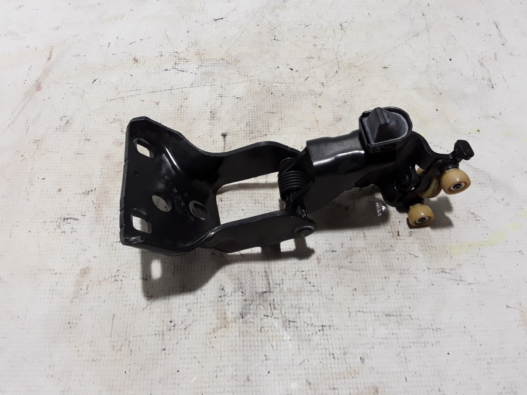 Kasutatud RENAULT Kangoo Lükandukse kronstein 824122907R