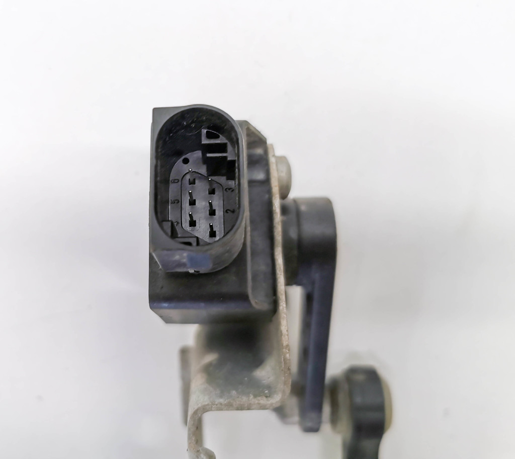 Used Mercedes Benz EQC Sensor on the rear hub A0009053704