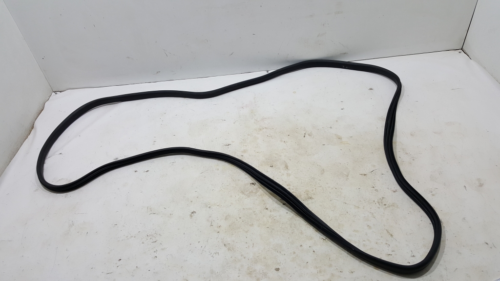 Used RENAULT Kangoo Trunk sealing rubber on the body 908308714R