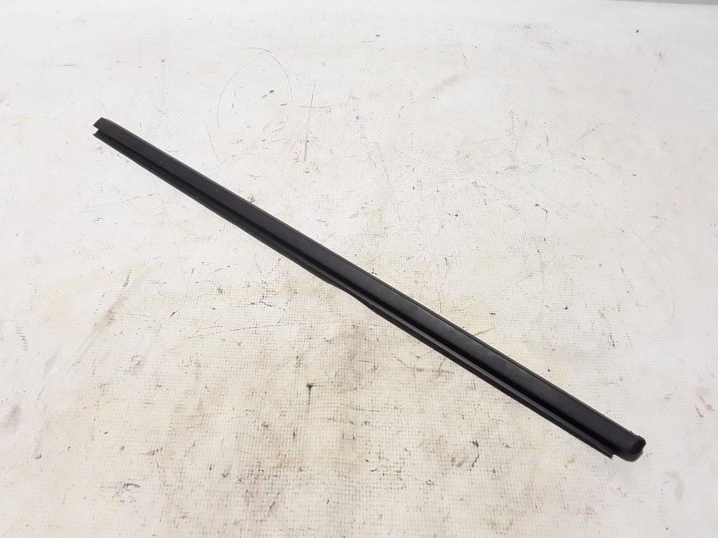 Used RENAULT Kangoo Front door strip to the glass exterior 808219946R