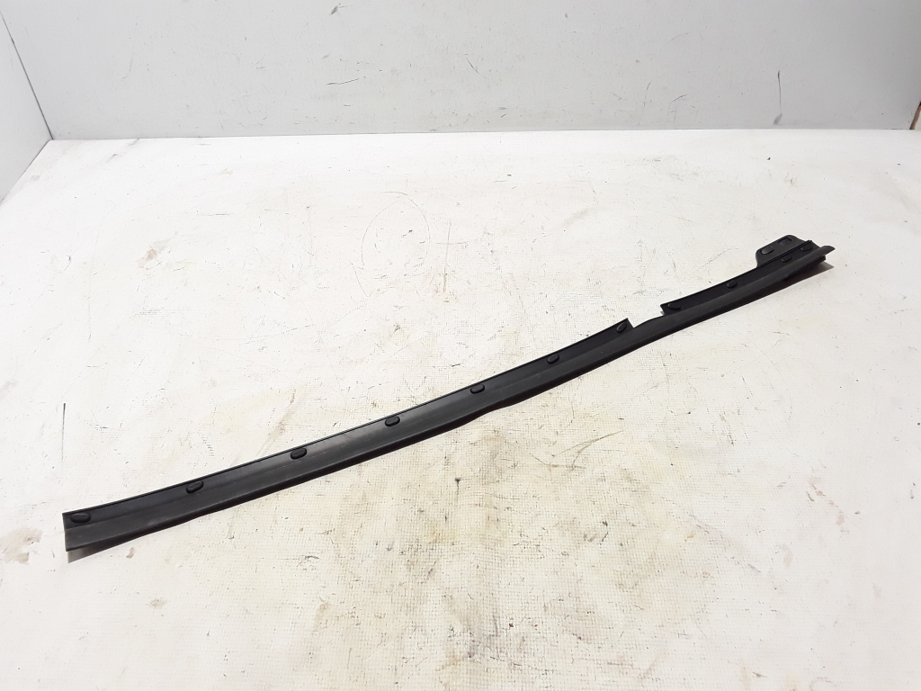 Used RENAULT Kangoo Front door sealing rubber 808319638R