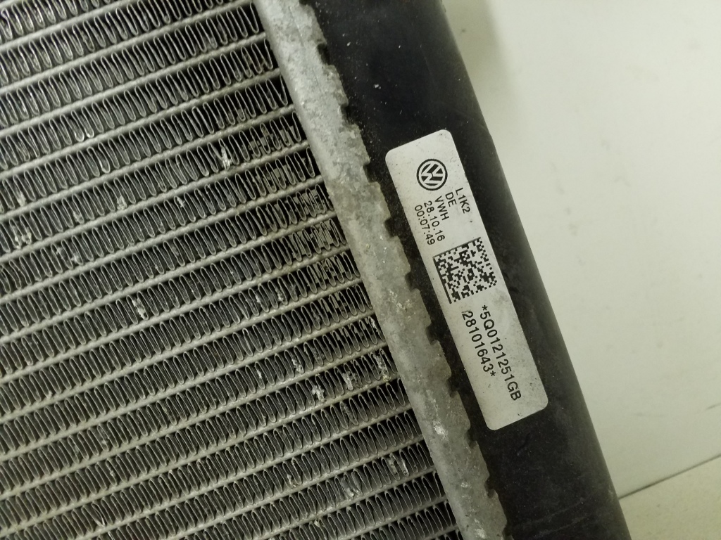 Used Volkswagen Passat Cooling radiator 5Q0121251GB